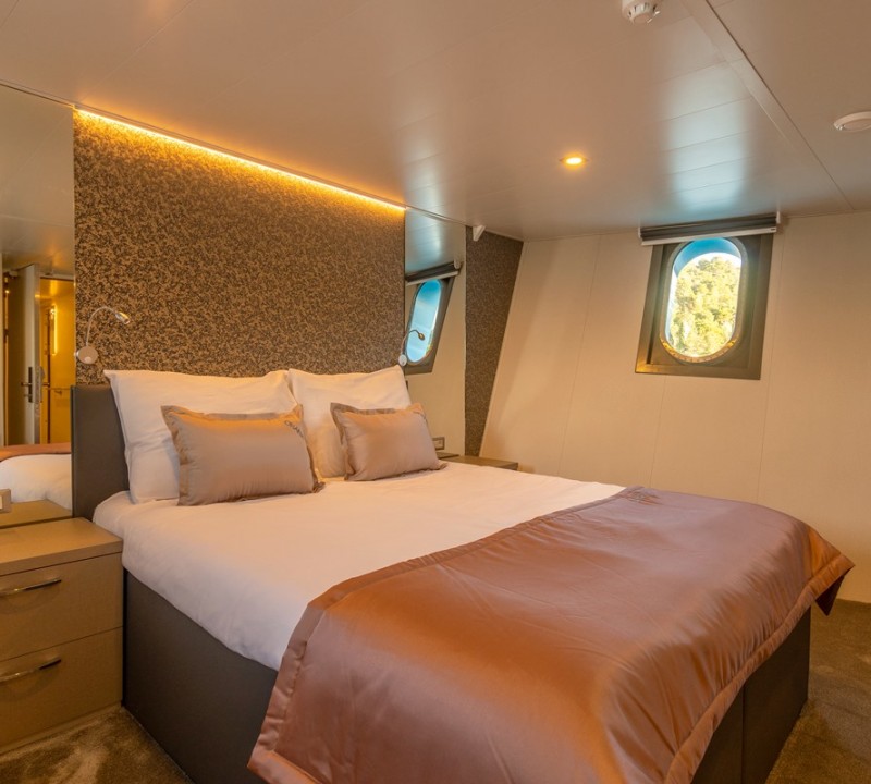 OHANA Yacht Charter Details, Custom | CHARTERWORLD Luxury Superyachts